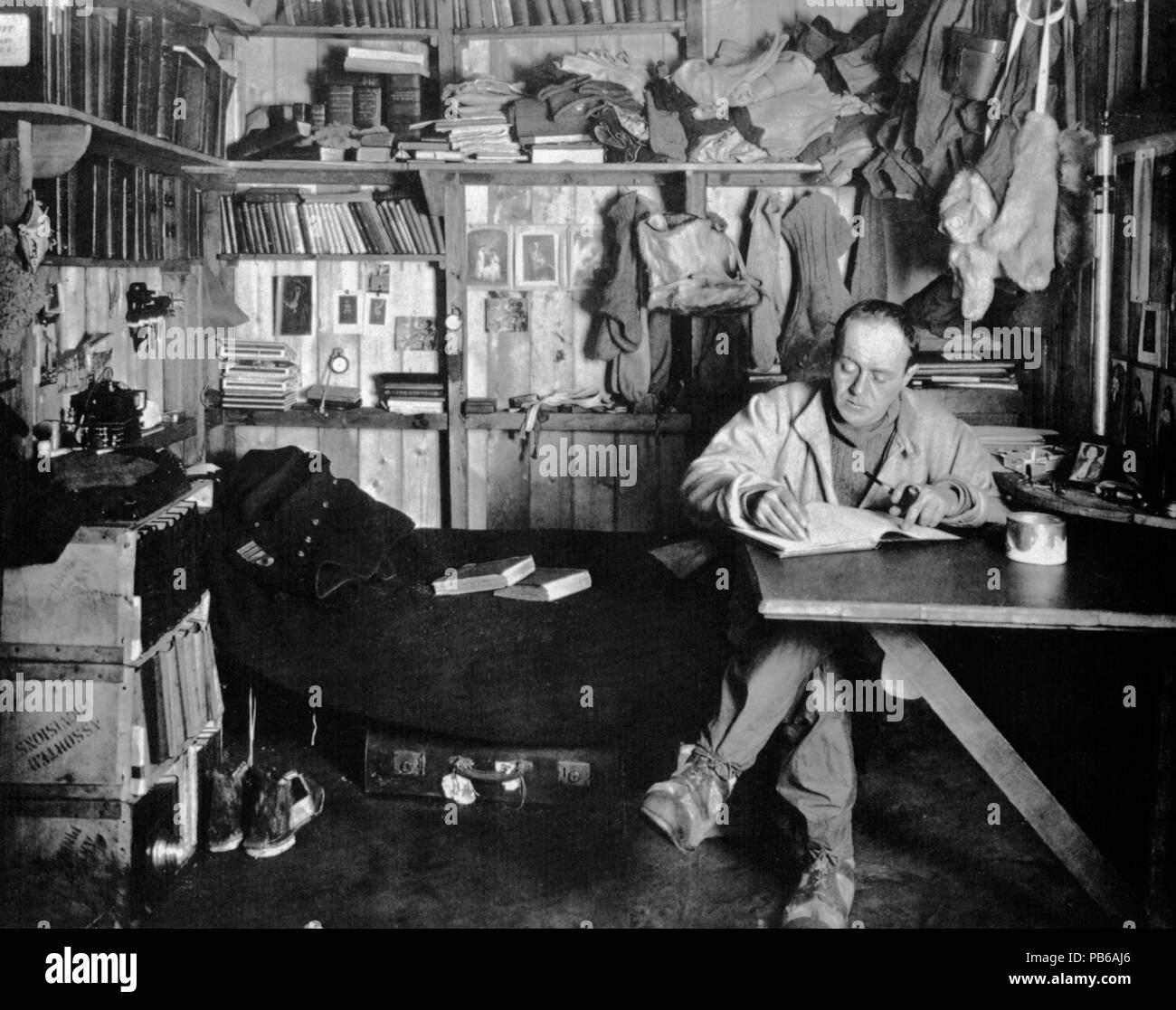 Robert scott portrait Black and White Stock Photos & Images - Alamy