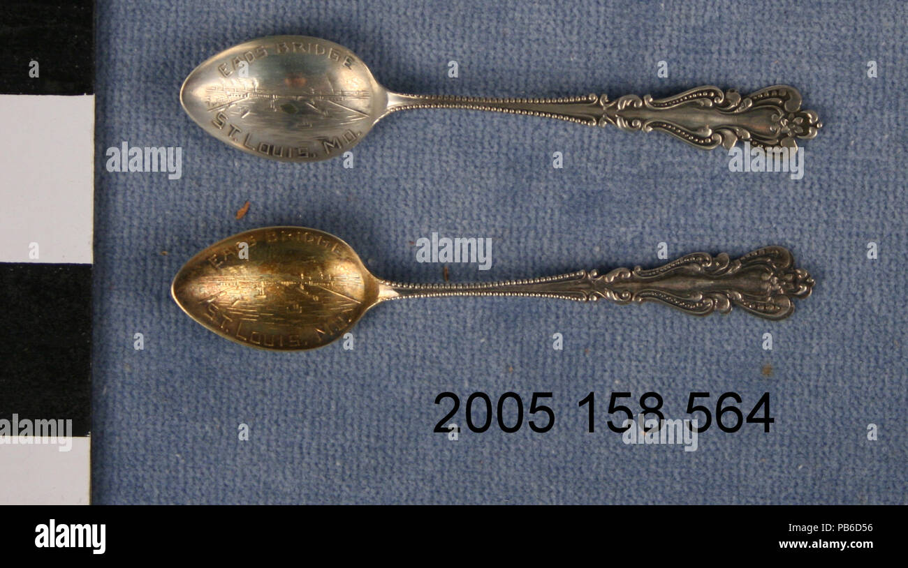 Pair of spoons hi-res stock photography and images - Alamy
