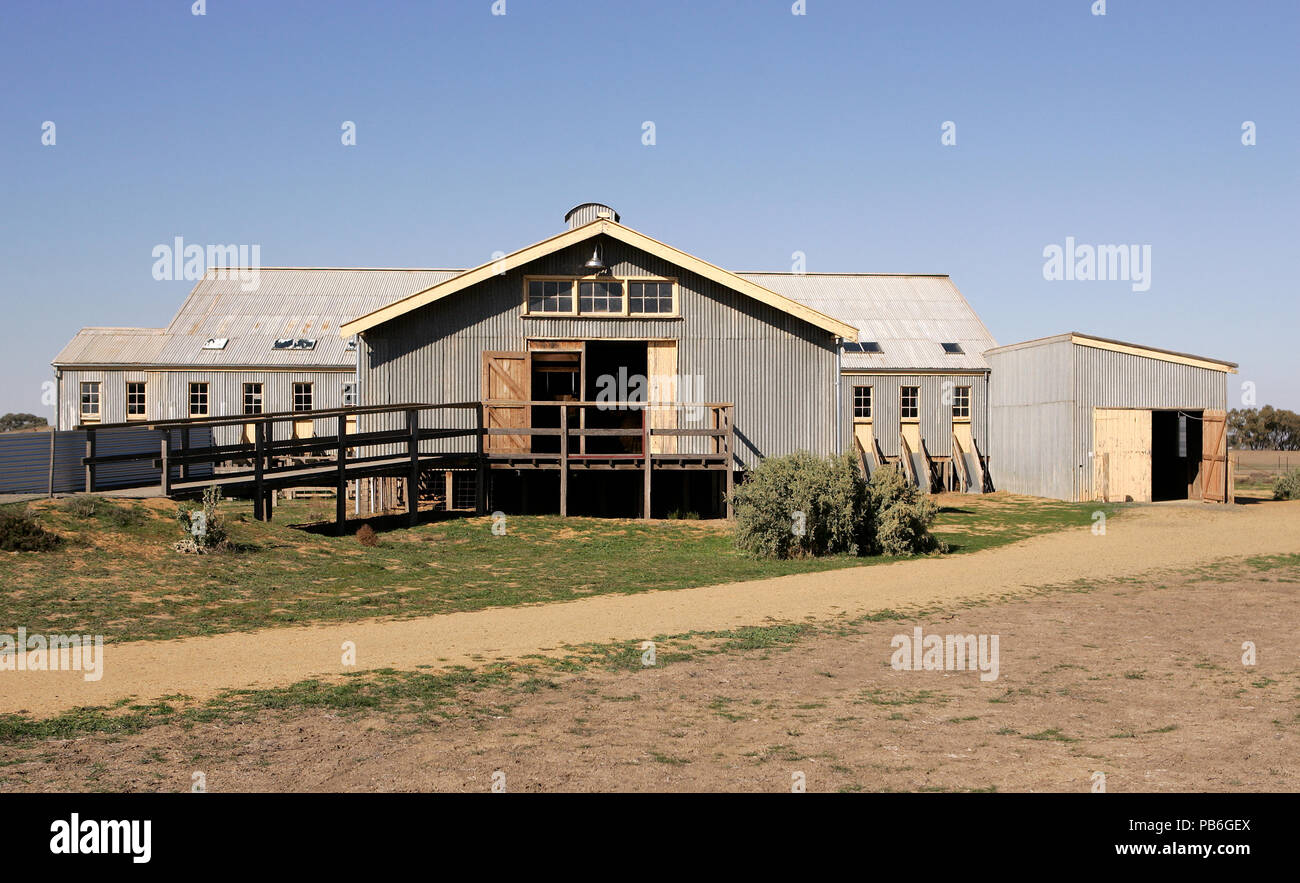 Old shearing shed hi-res stock photography and images - Alamy