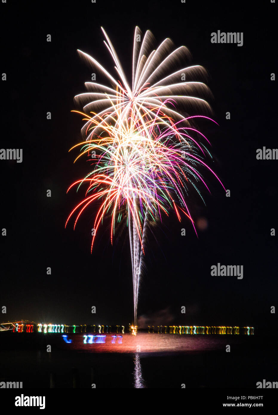 Fireworks over bay hi-res stock photography and images - Alamy