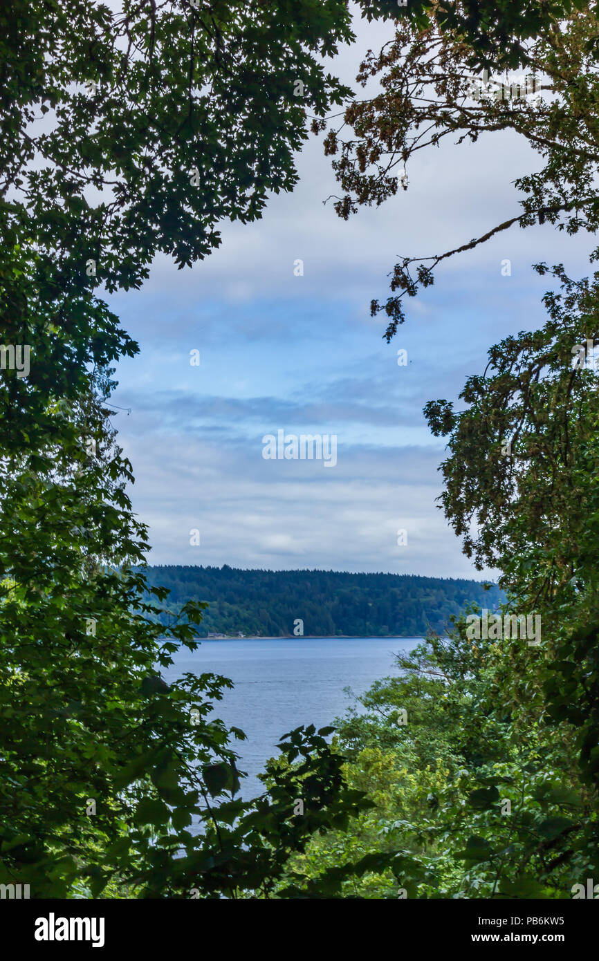 Through the gap view hi-res stock photography and images - Alamy
