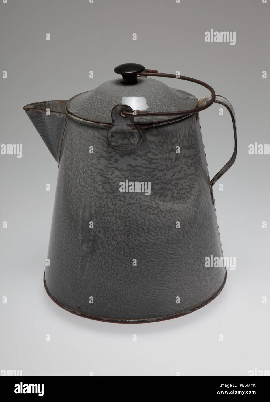 . English: Large gray granite ware coffee boiler with lid and bail ...