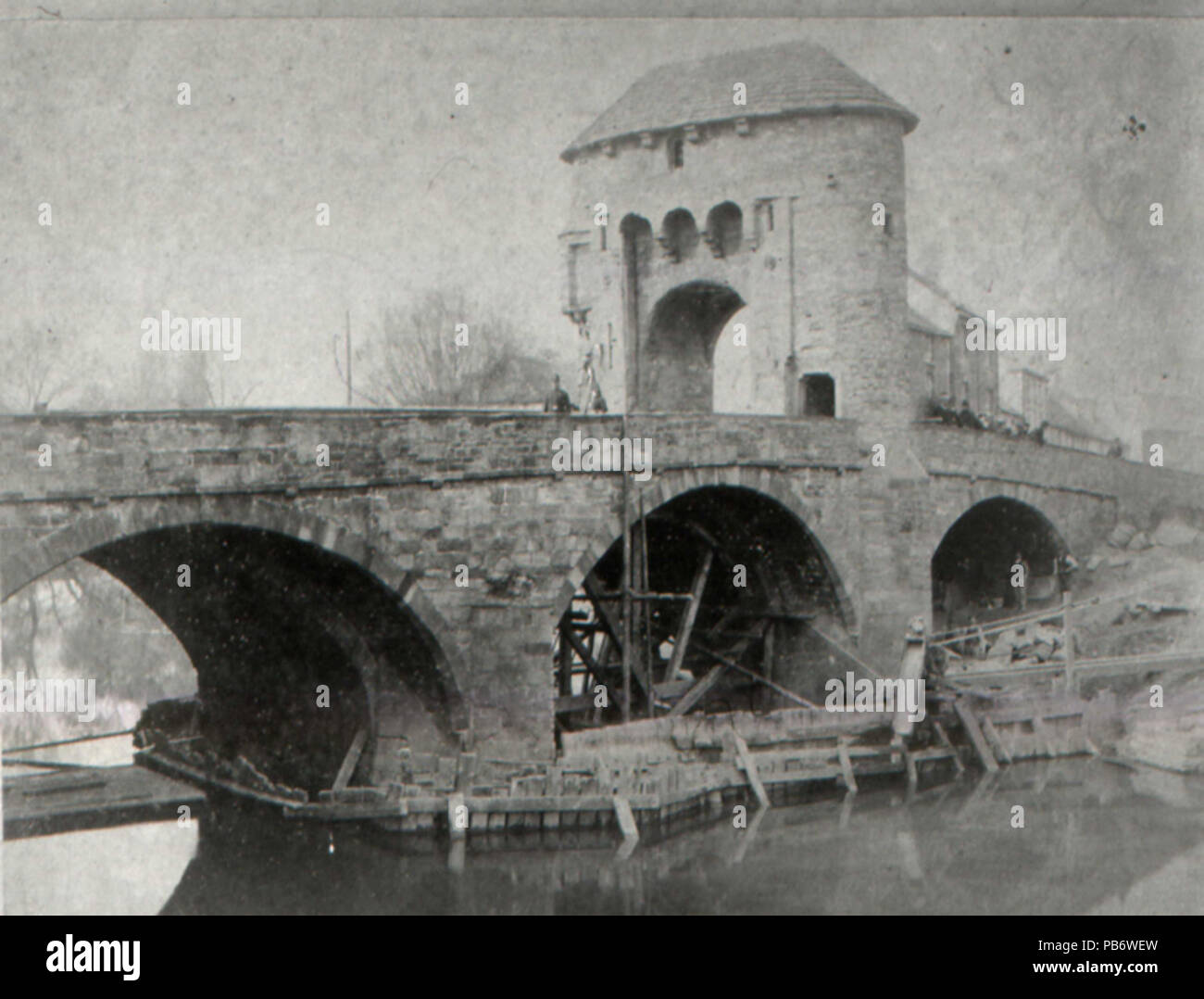 Medieval 13th century monnow bridge monmouth hi-res stock photography ...
