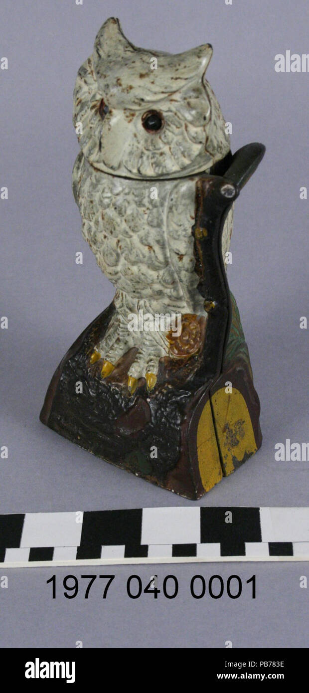 Owl collectors items hi-res stock photography and images - Alamy