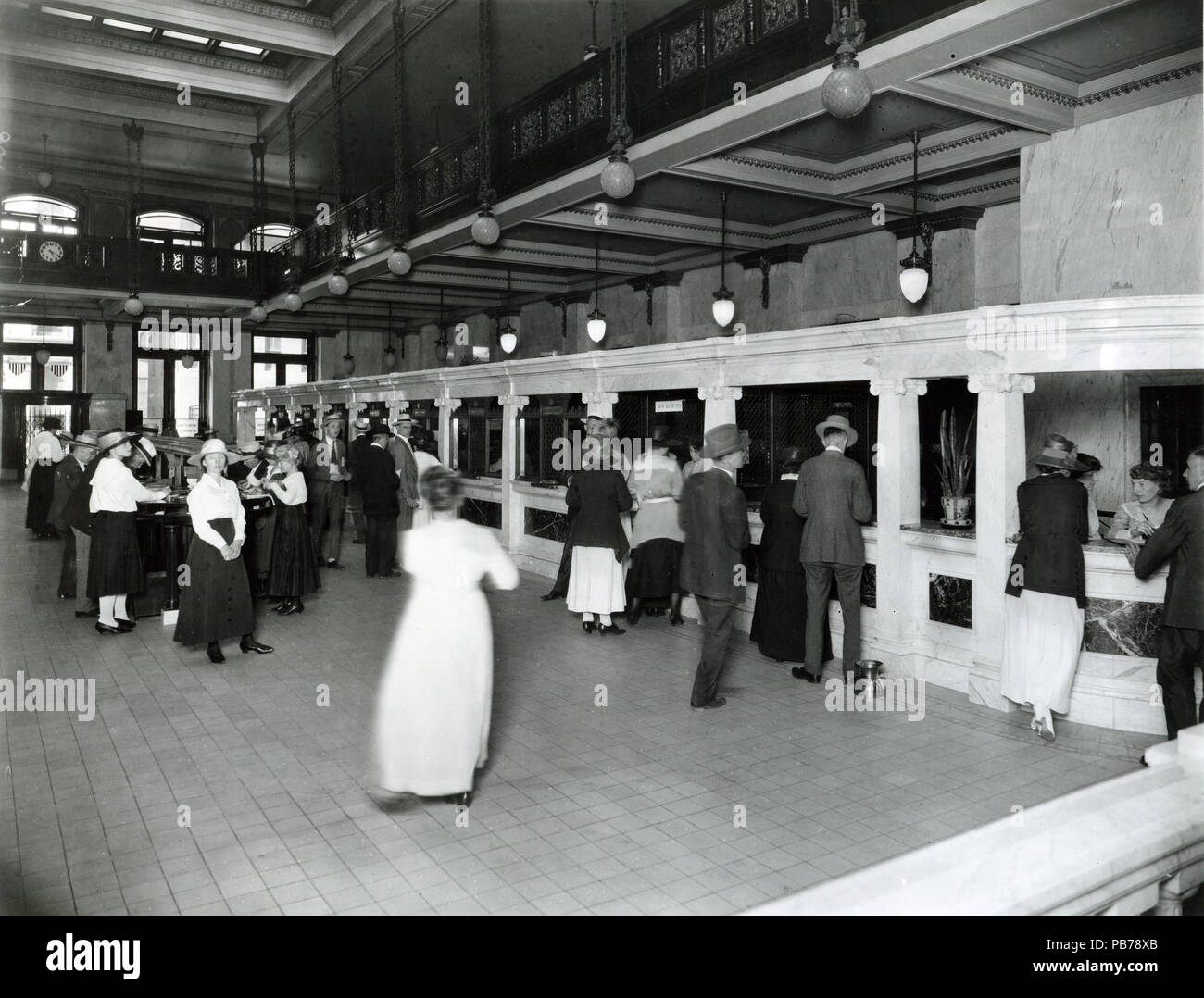 Bank teller vintage hi-res stock photography and images - Alamy