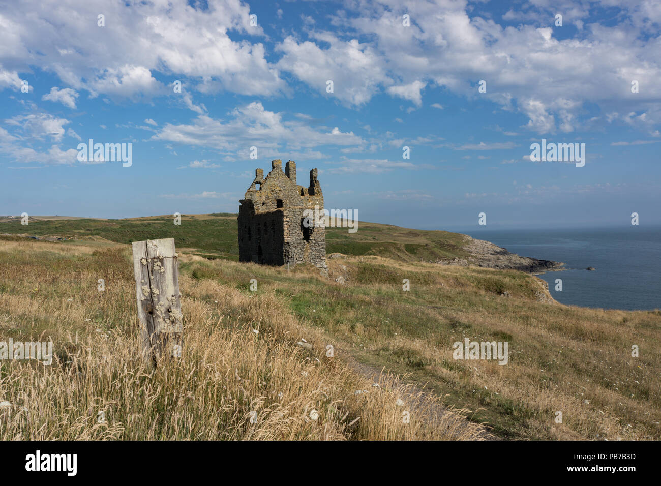 Dunskey Castle Port Patrick. Scotland Stock Photo - Alamy