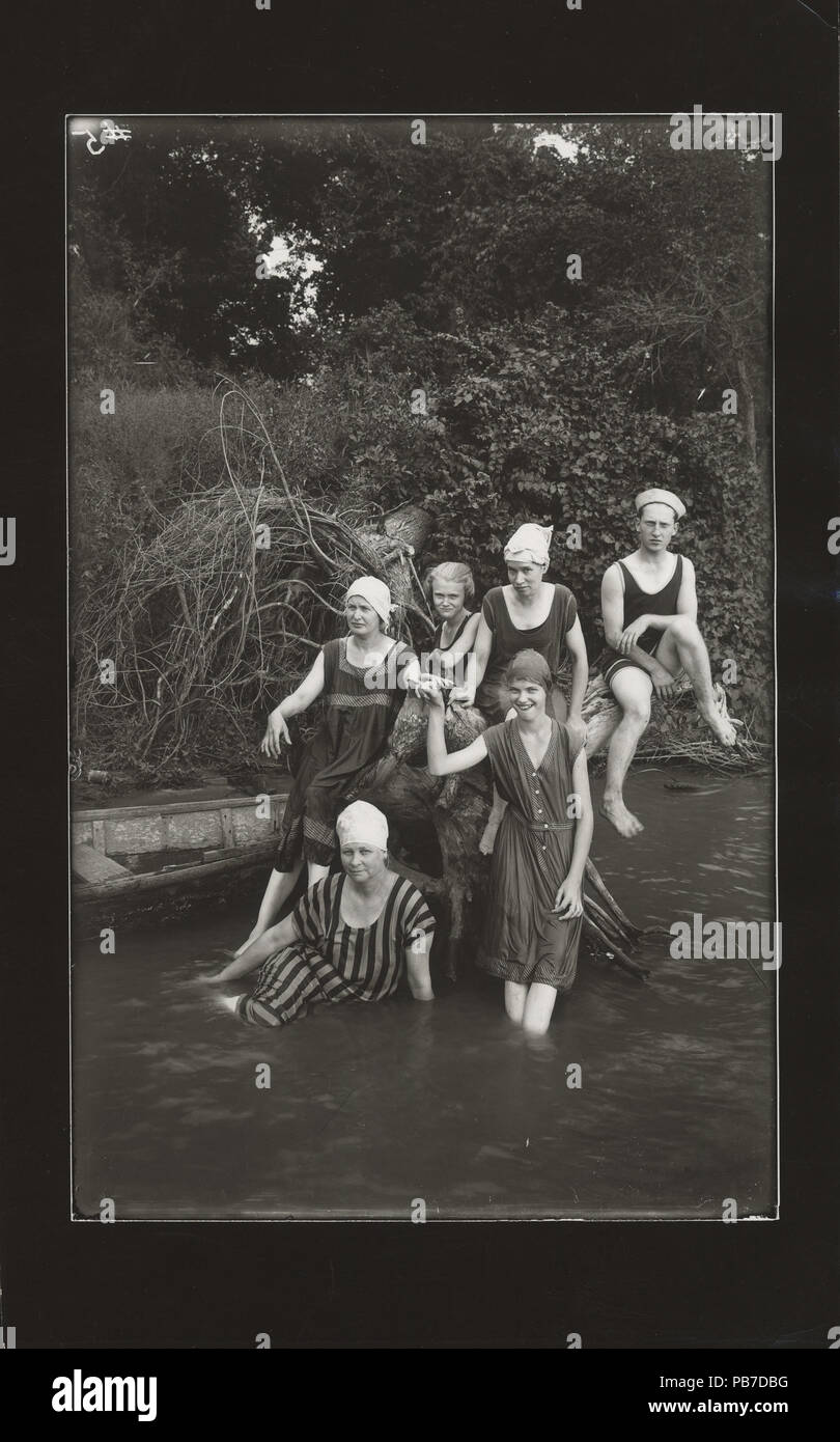 1920s bathing suits hi-res stock photography and images - Alamy