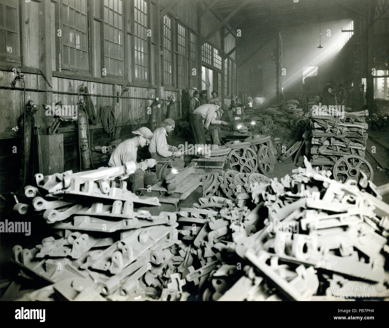 Victorian factory workers hi-res stock photography and images - Alamy