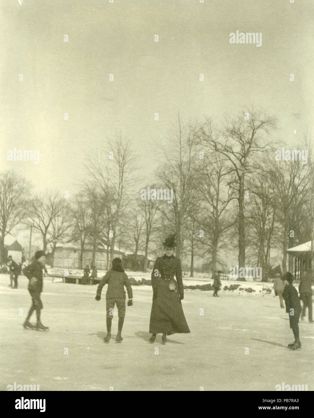 Ice skating in park hi-res stock photography and images - Alamy