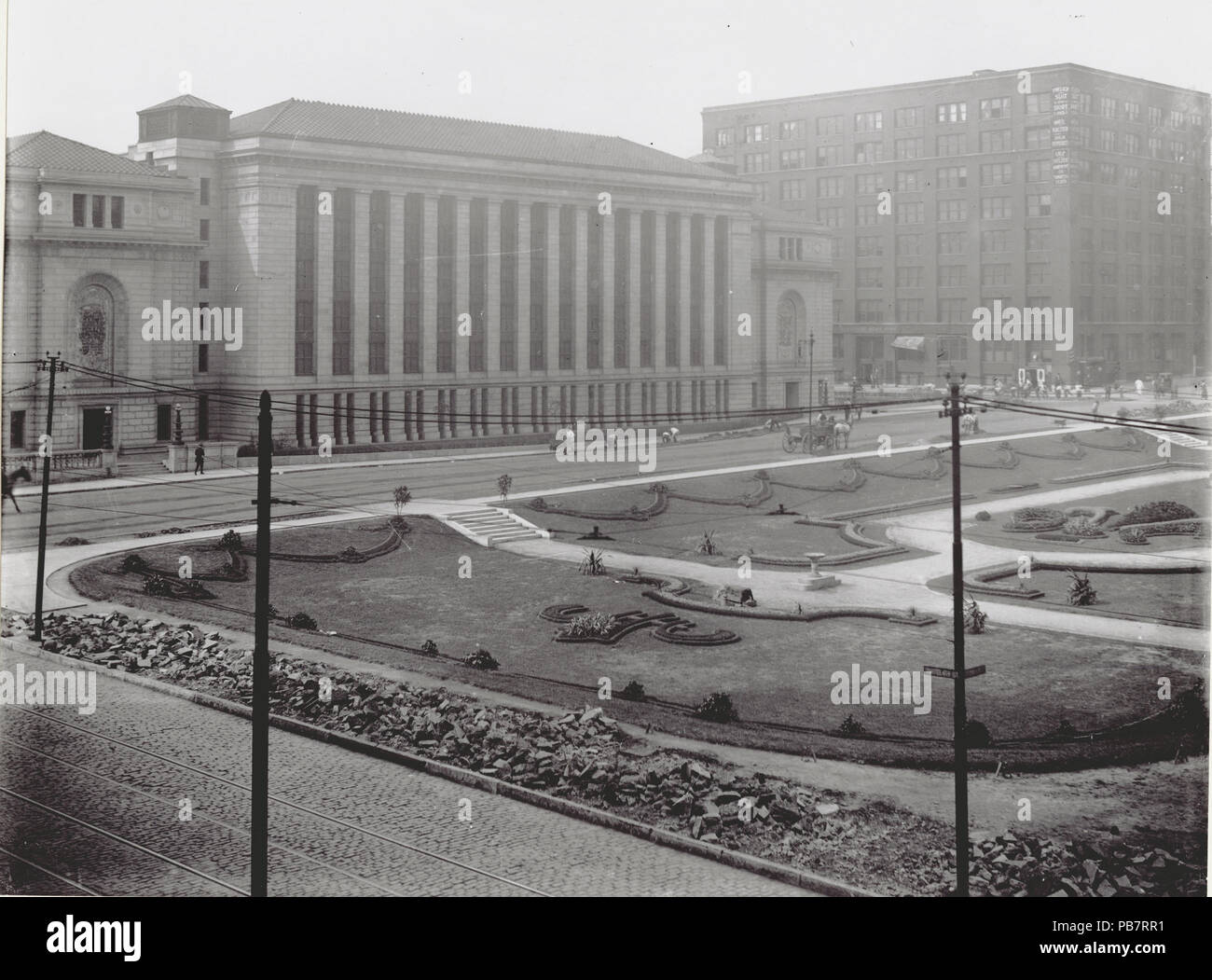1565 St. Louis Public Library and Lucas Garden. Lucas Garden covered ...