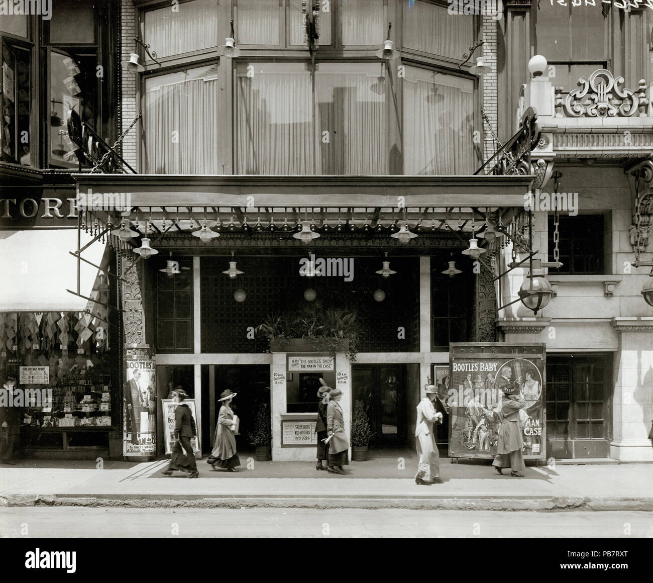 Strand movie theater hi-res stock photography and images - Alamy