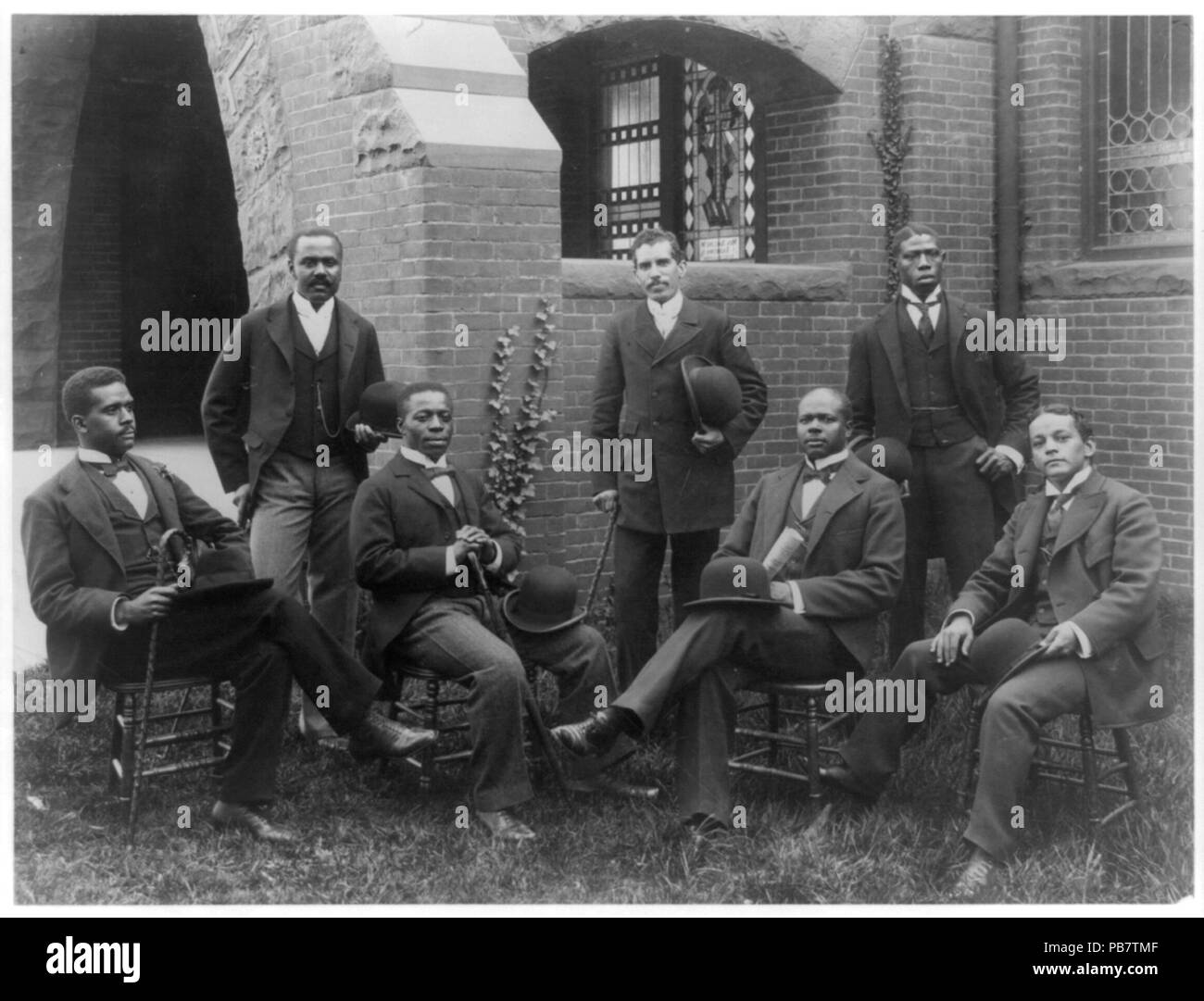 Howard university campus students hi-res stock photography and images ...