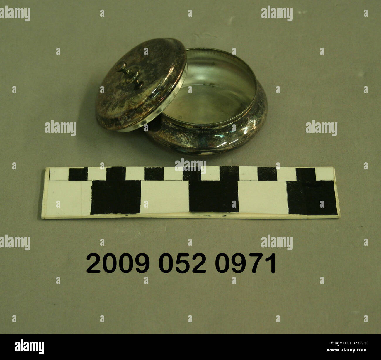 Silver powder box hi-res stock photography and images - Alamy