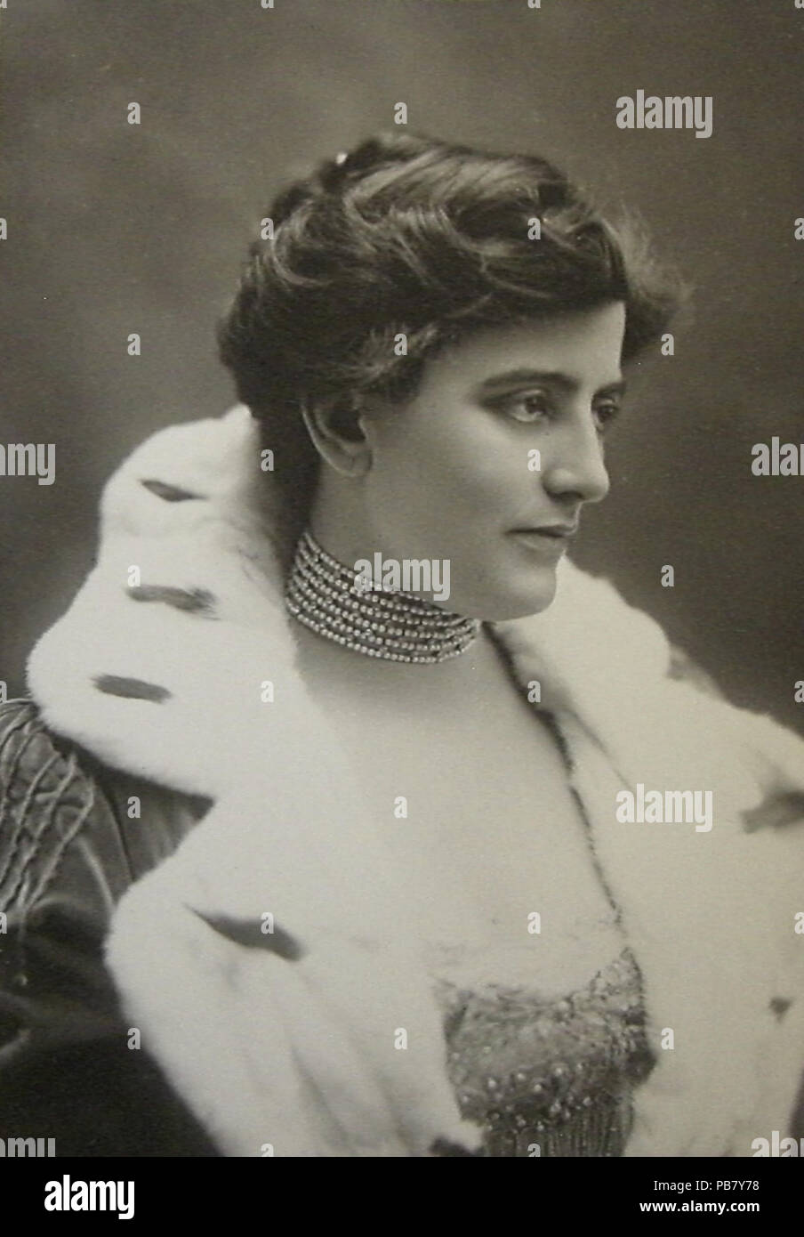 1008 Maxine Elliott, 1905 Stock Photo - Alamy