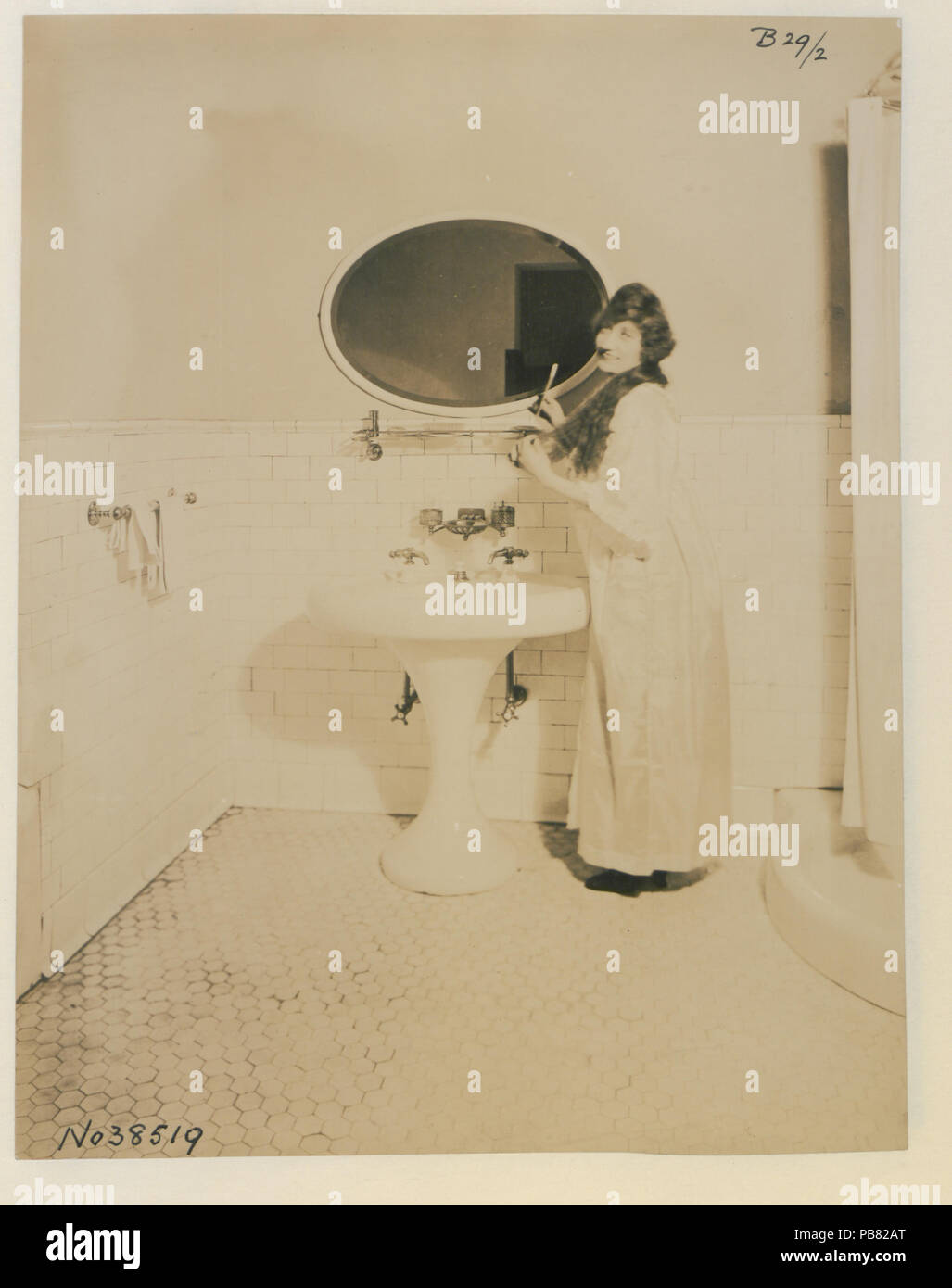928 Living model in plumbing fixtures Photo L (HS85-10-38519) original ...