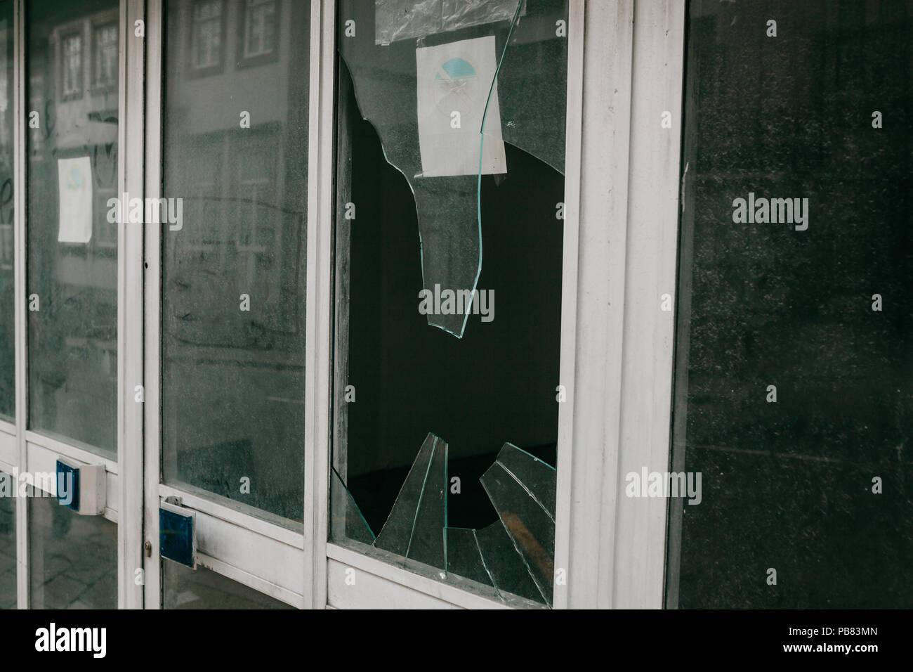 Earthquake frame hi-res stock photography and images - Alamy