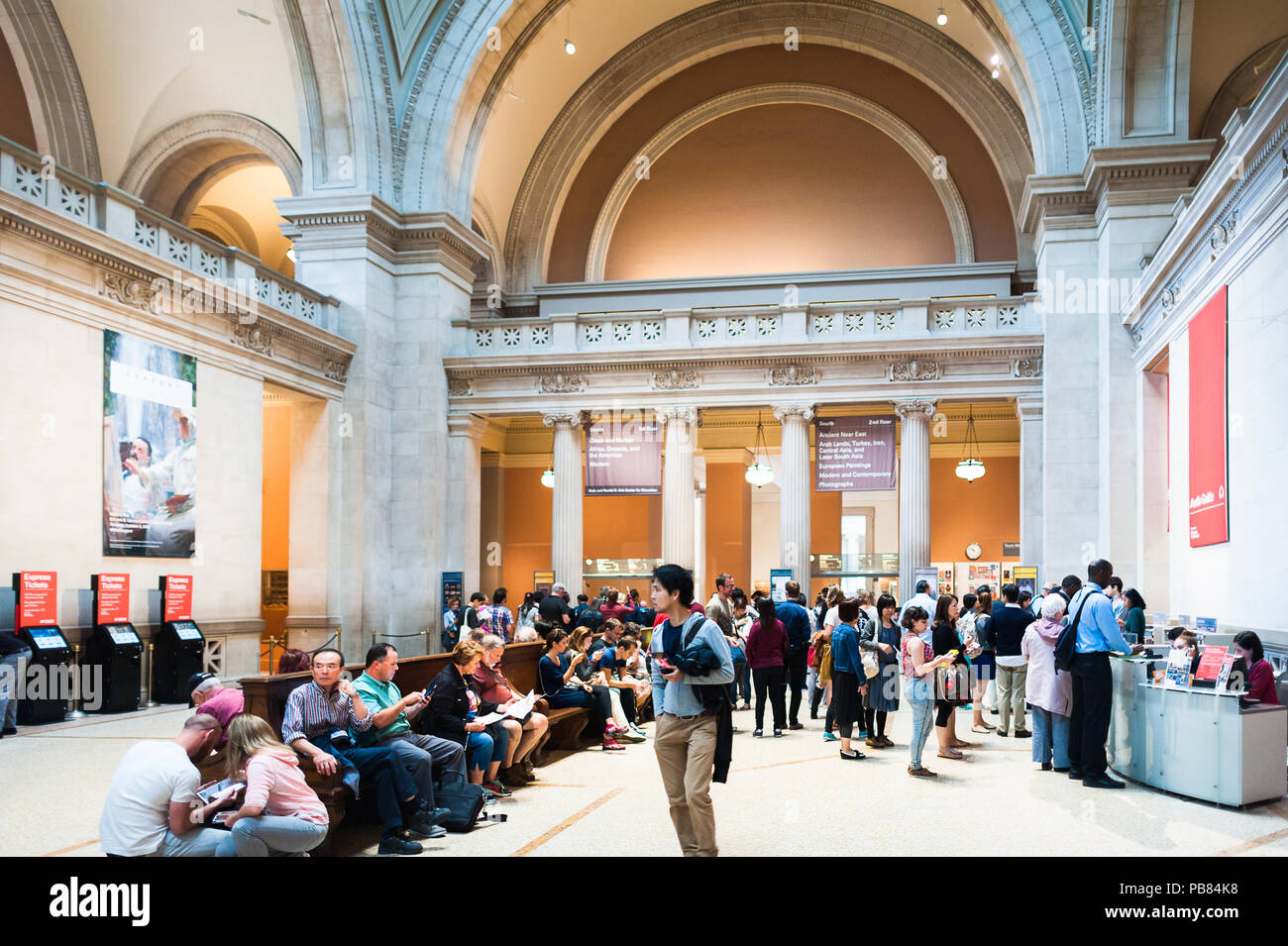 NEW YORK, USA - SEP 25, 2015: Entrance hall of the Metropolitan Museum ...