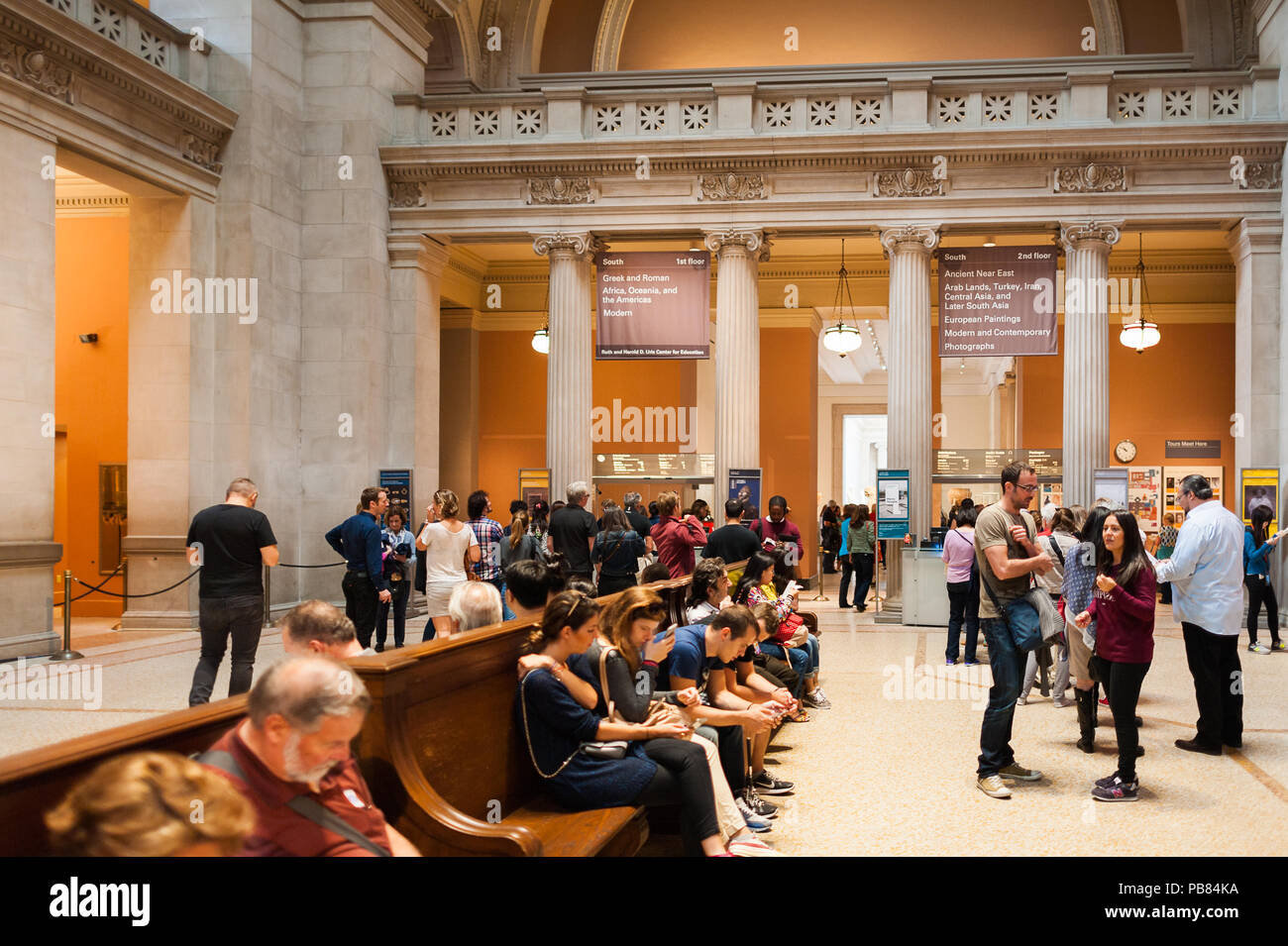 NEW YORK, USA - SEP 25, 2015: Entrance hall of the Metropolitan Museum ...