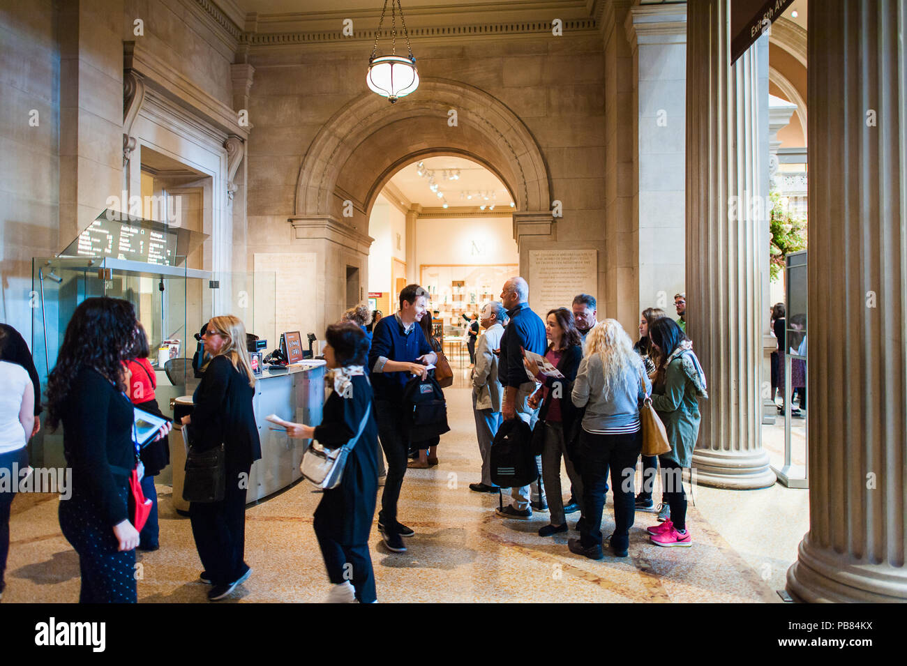 NEW YORK, USA - SEP 25, 2015: Entrance hall of the Metropolitan Museum ...