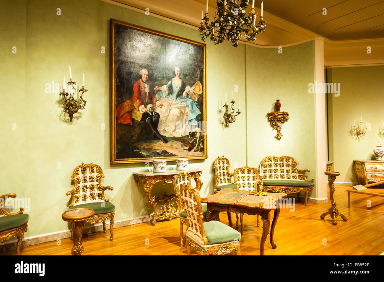 NEW YORK, USA - SEP 25, 2015: Interior of the Metropolitan Museum of ...