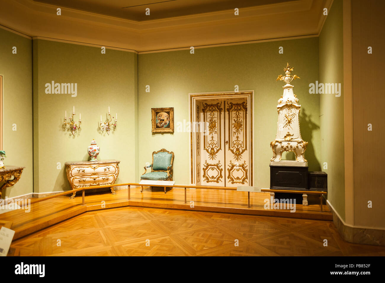 NEW YORK, USA - SEP 25, 2015: Interior of the Metropolitan Museum of ...