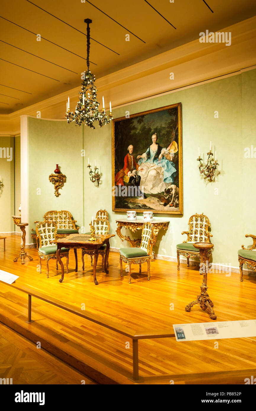NEW YORK, USA - SEP 25, 2015: Interior of the Metropolitan Museum of ...