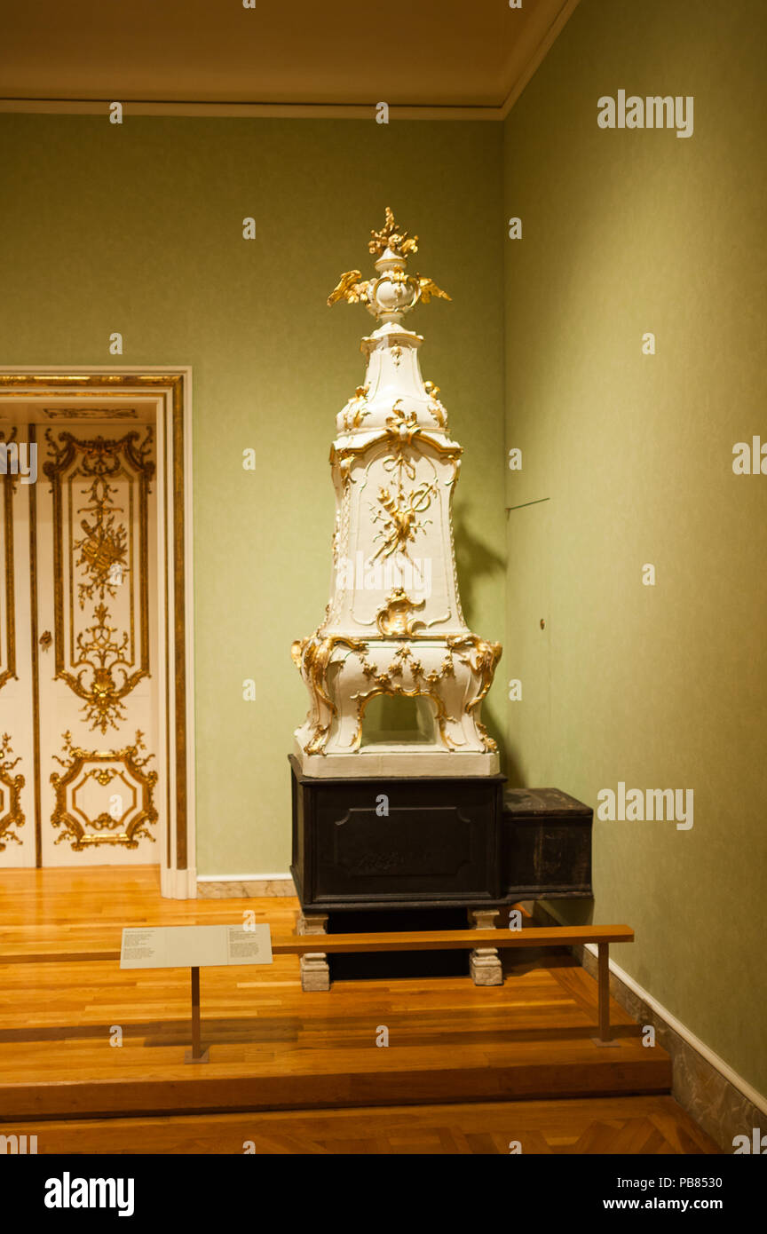 NEW YORK, USA - SEP 25, 2015: Interior of the Metropolitan Museum of ...