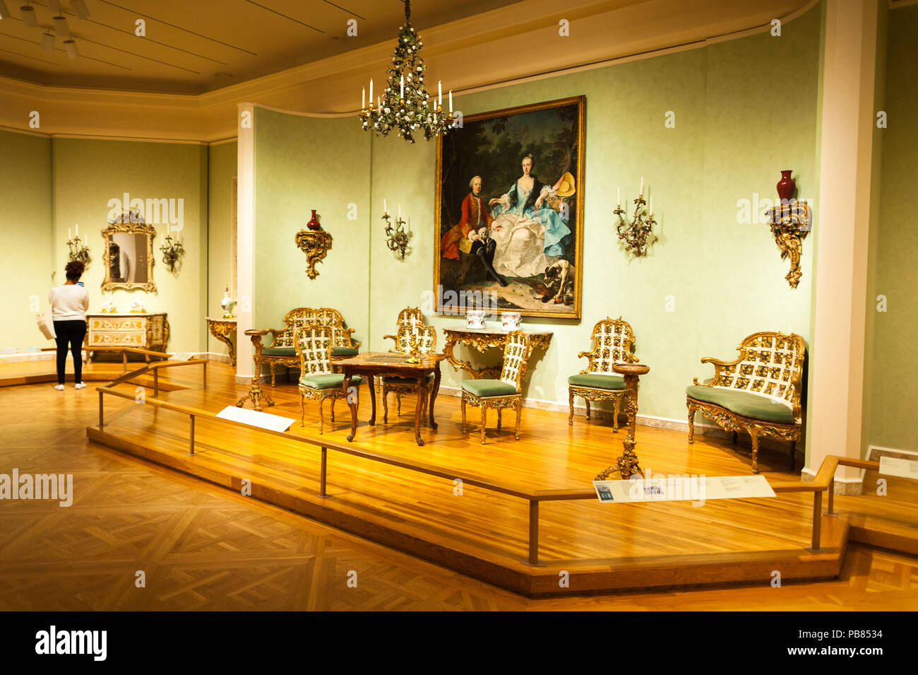 NEW YORK, USA - SEP 25, 2015: Interior of the Metropolitan Museum of ...
