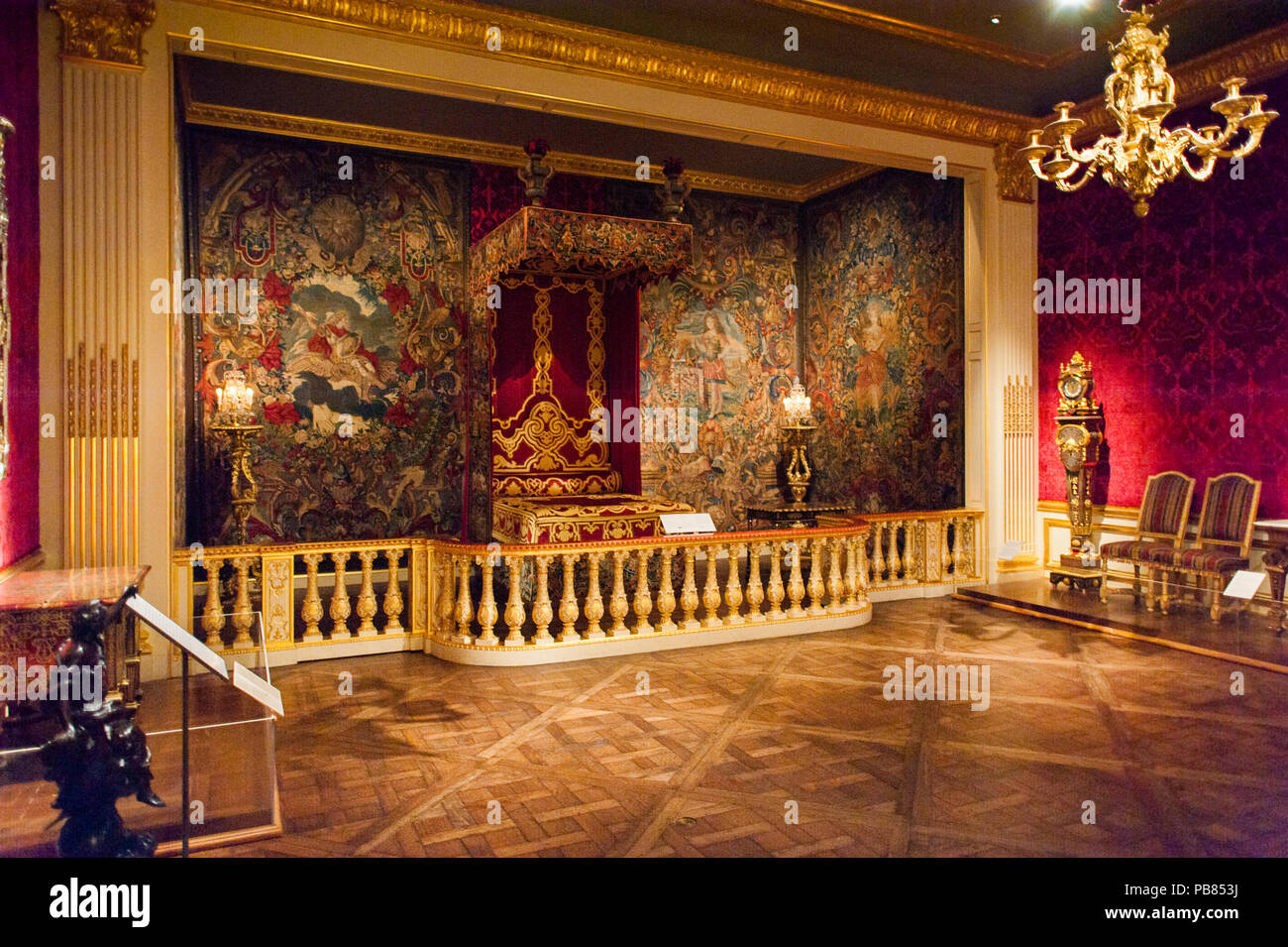 NEW YORK, USA - SEP 25, 2015: Interior of the Metropolitan Museum of ...