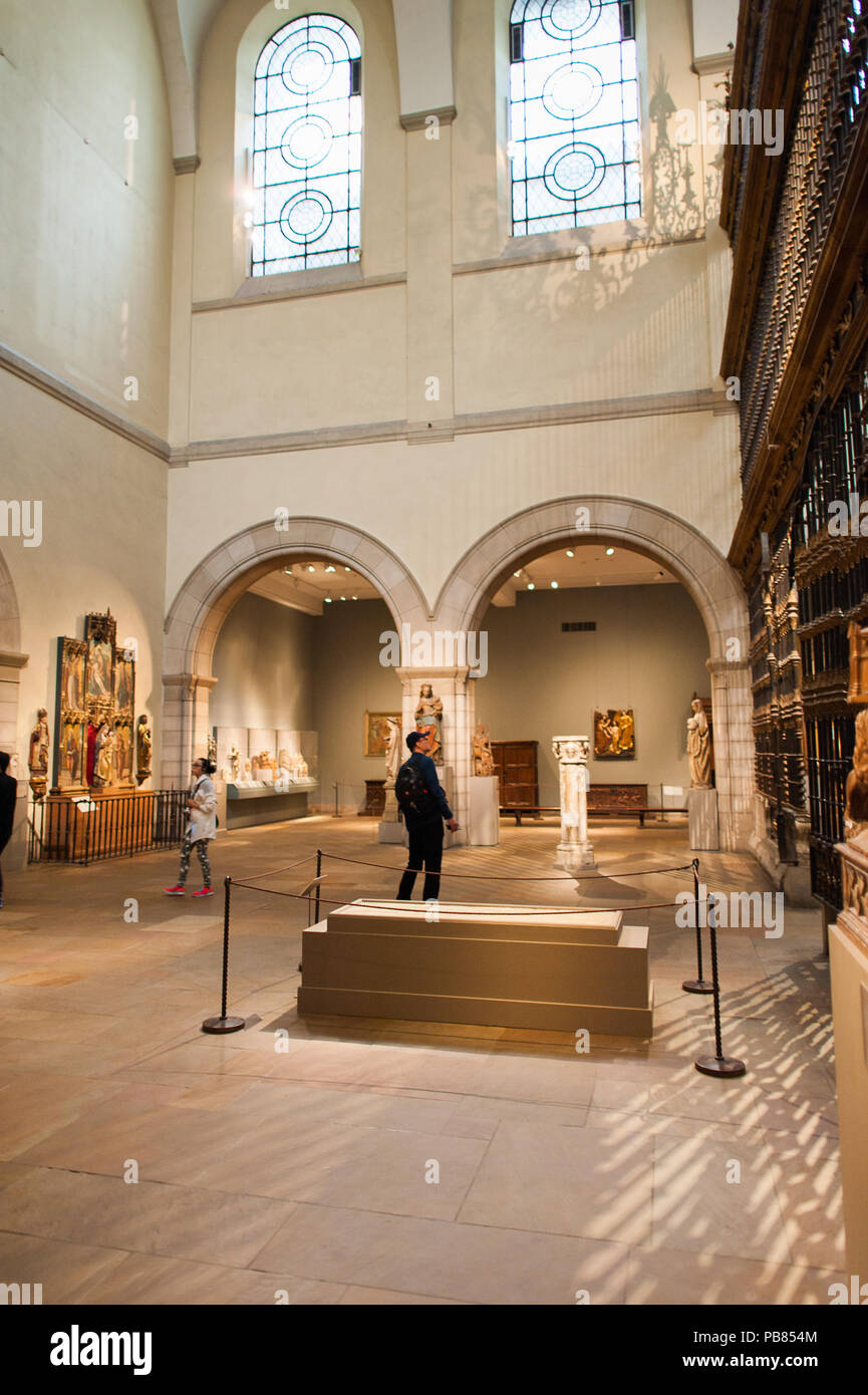 NEW YORK, USA - SEP 25, 2015: Interior of the Metropolitan Museum of ...