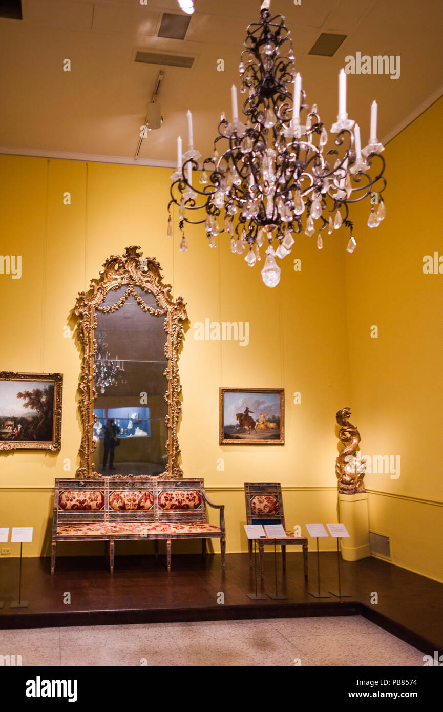 NEW YORK, USA - SEP 25, 2015: Interior of the Metropolitan Museum of ...
