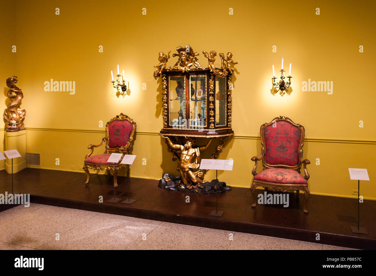 NEW YORK, USA - SEP 25, 2015: Interior of the Metropolitan Museum of ...
