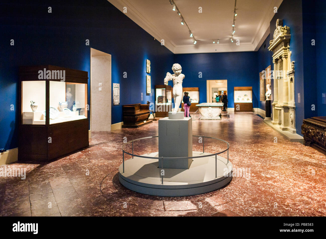 NEW YORK, USA - SEP 25, 2015: Interior of the Metropolitan Museum of ...