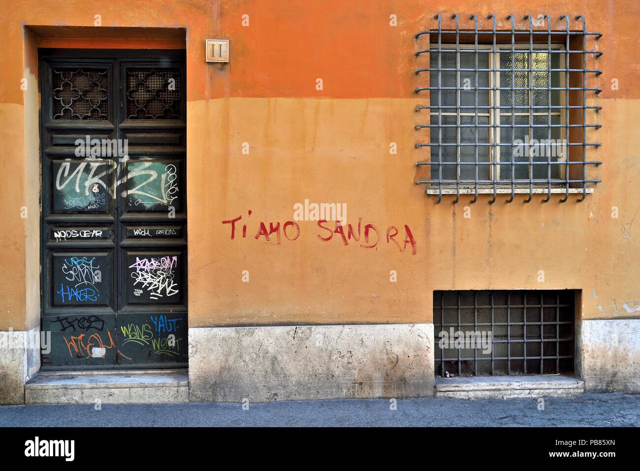 Graffiti rome italy hi-res stock photography and images - Alamy