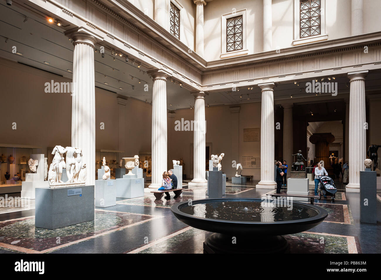 NEW YORK, USA - SEP 25, 2015: Interior of the Metropolitan Museum of ...