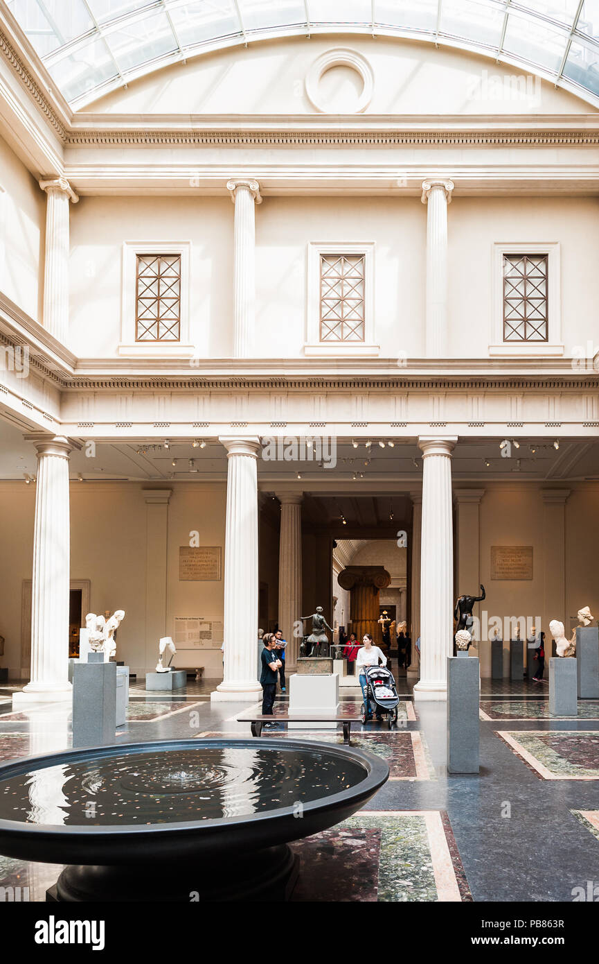 NEW YORK, USA - SEP 25, 2015: Interior of the Metropolitan Museum of ...