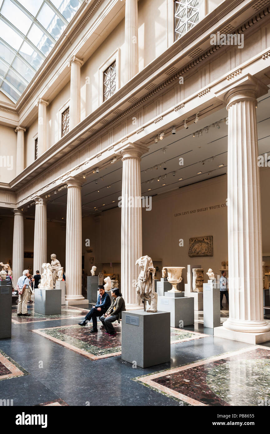 NEW YORK, USA - SEP 25, 2015: Interior of the Metropolitan Museum of ...