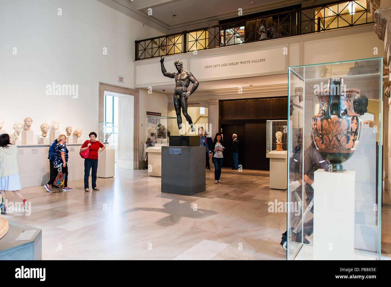 NEW YORK, USA - SEP 25, 2015: Interior of the Metropolitan Museum of ...