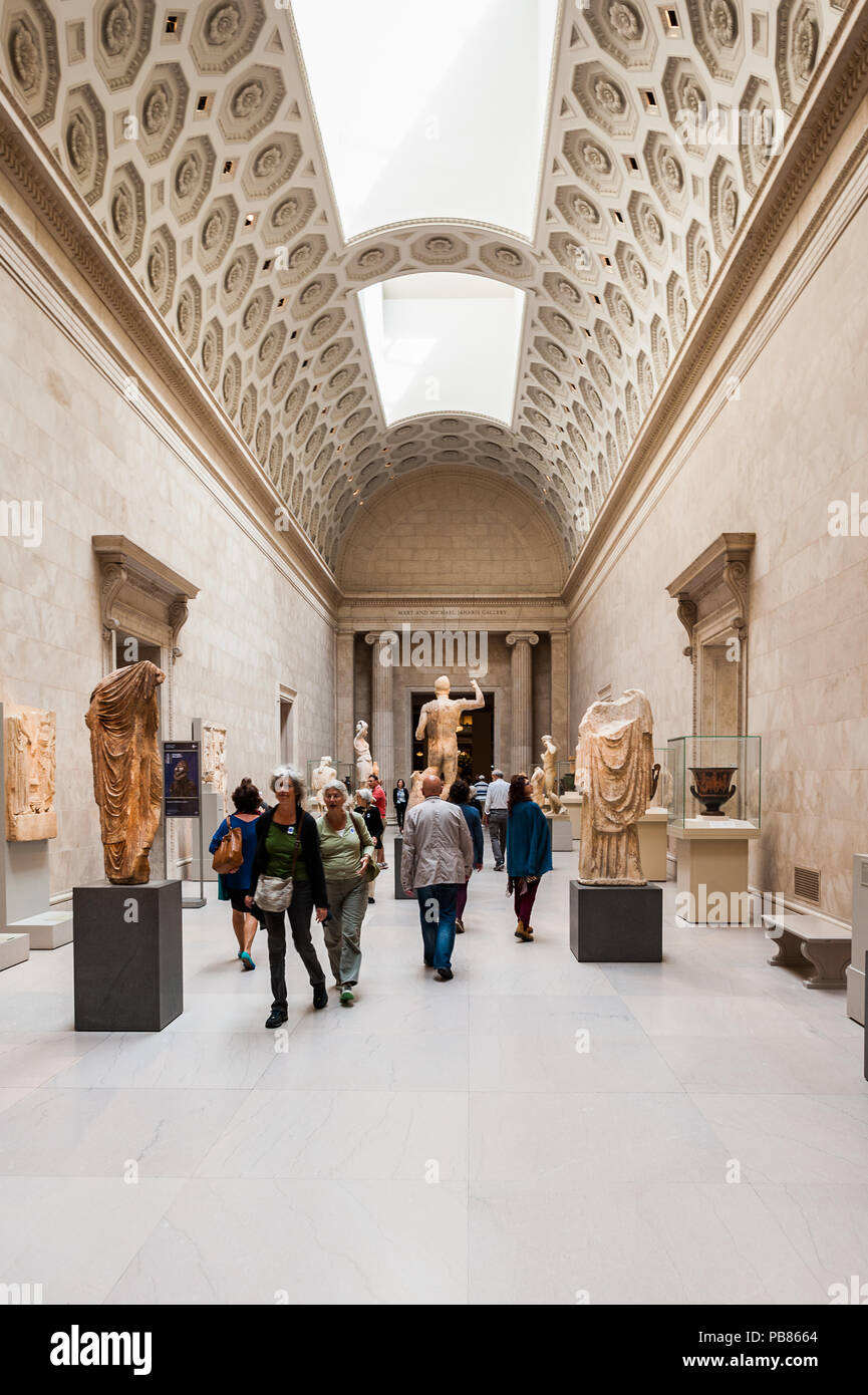 NEW YORK, USA - SEP 25, 2015: Interior of the Metropolitan Museum of ...