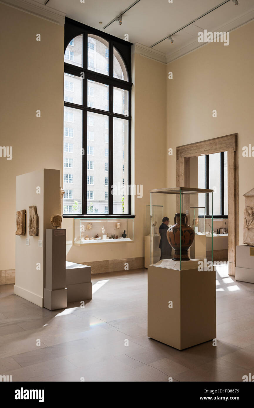 NEW YORK, USA - SEP 25, 2015: Interior of the Metropolitan Museum of ...