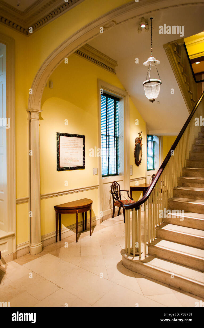 NEW YORK, USA - SEP 25, 2015: Interior of the Metropolitan Museum of ...