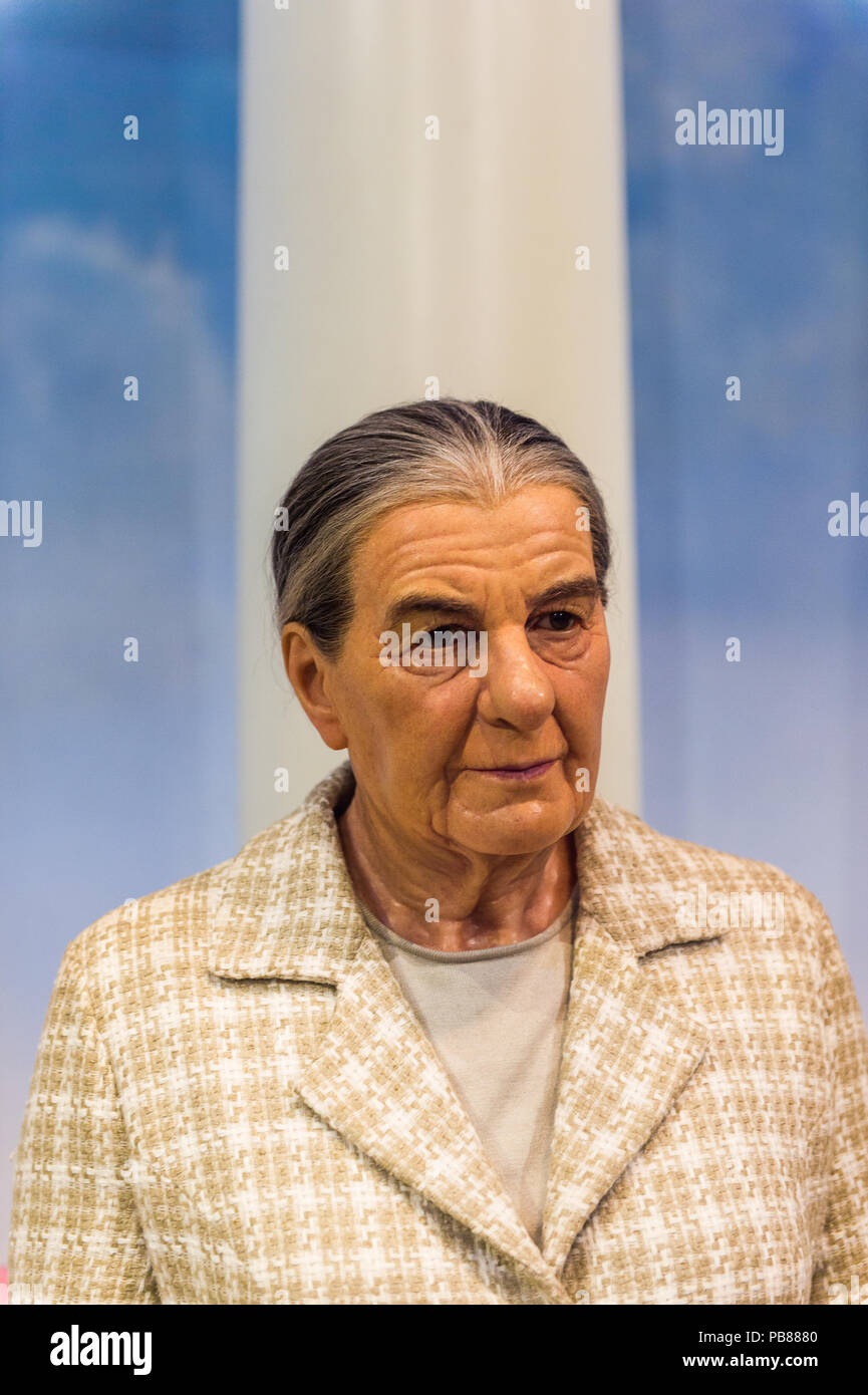 City manhattan golda meir square hi-res stock photography and images ...