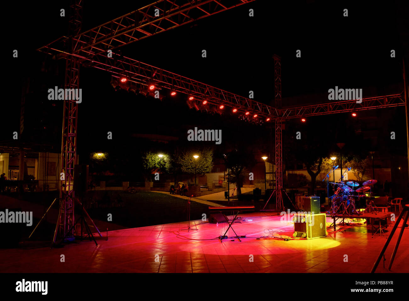 Gig lighting rig stage hi-res stock photography and images - Alamy