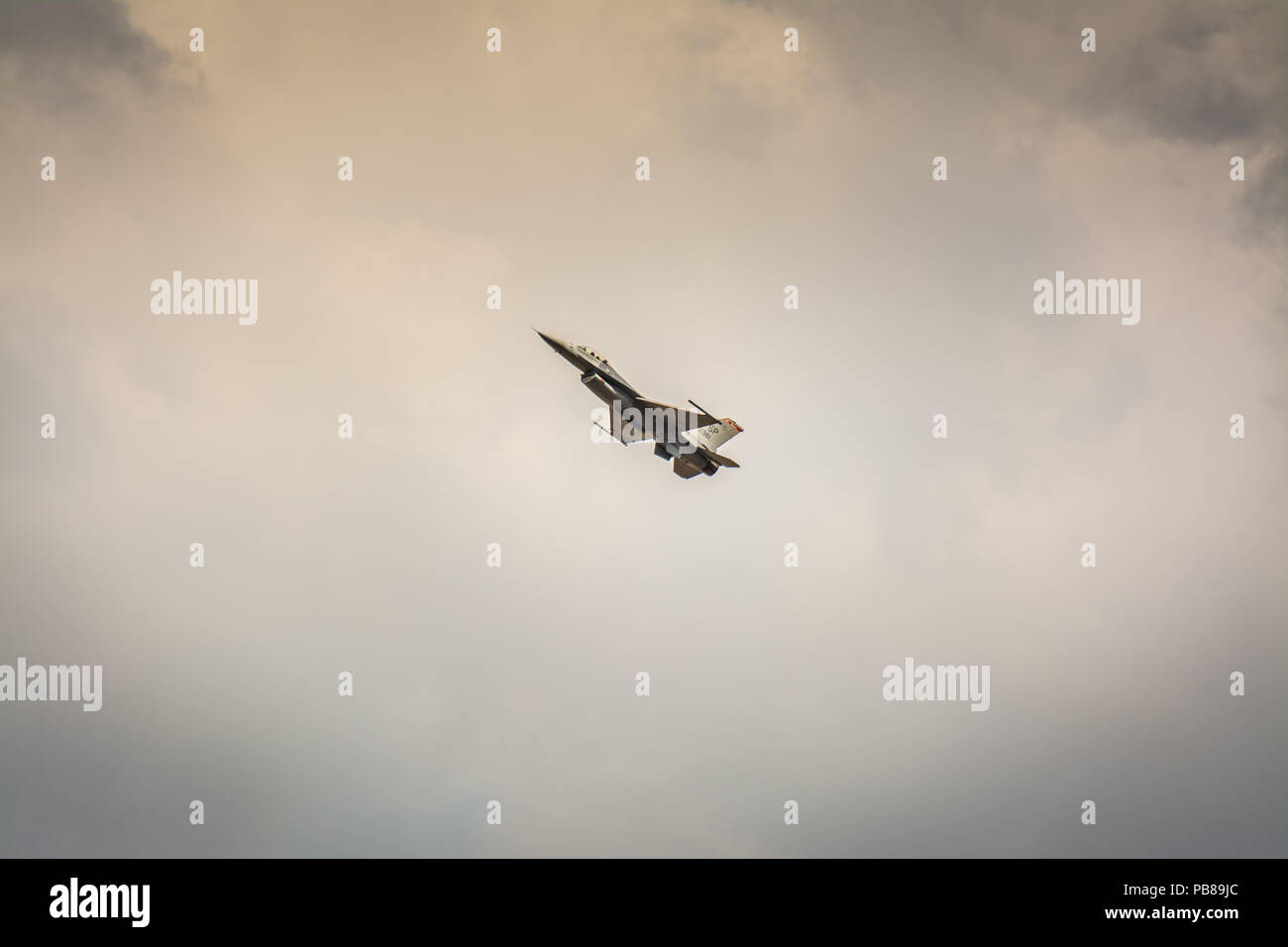 Airshow flyby hi-res stock photography and images - Alamy