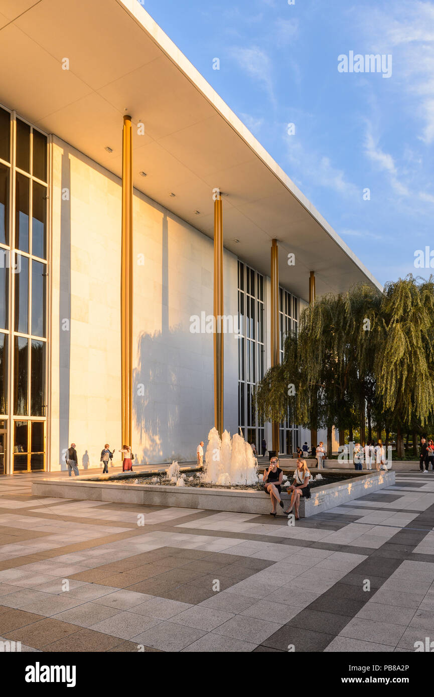 WASHINGTON, USA - SEP 24, 2015: Exterior of John F. Kennedy Center for ...