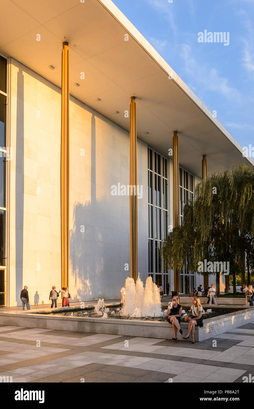 WASHINGTON, USA - SEP 24, 2015: Exterior of John F. Kennedy Center for ...