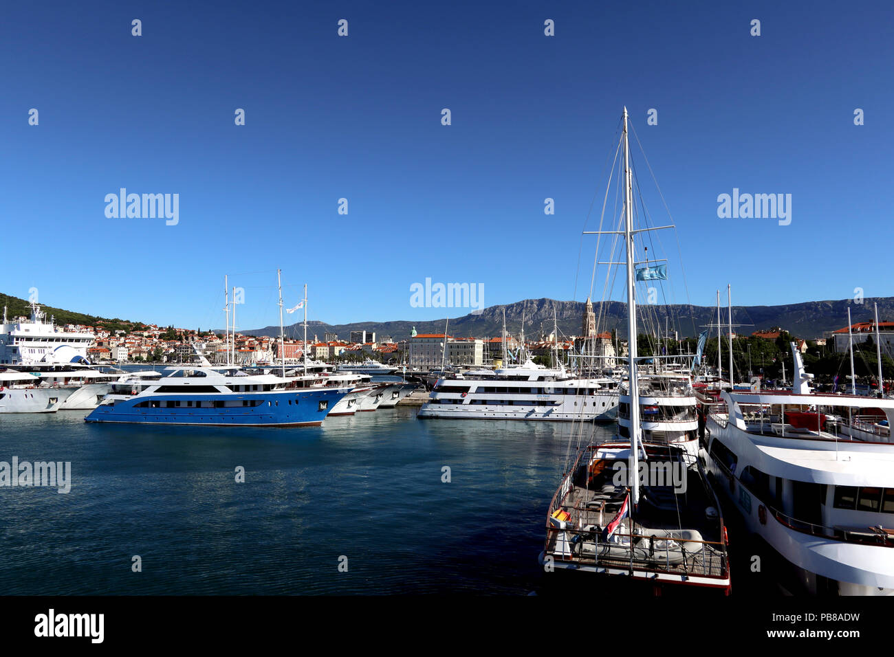 Split coast hi-res stock photography and images - Alamy