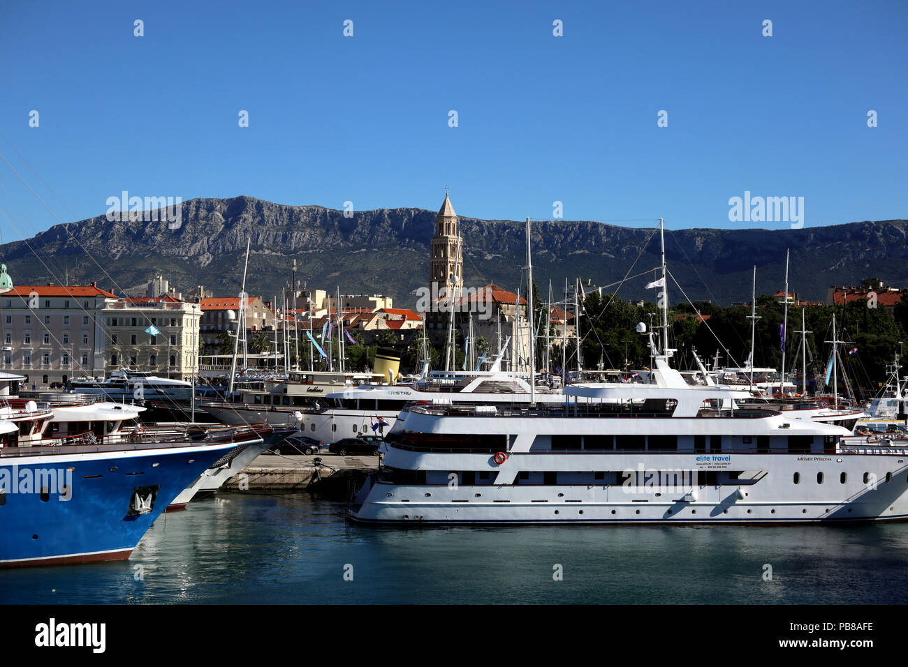 Split coast hi-res stock photography and images - Alamy