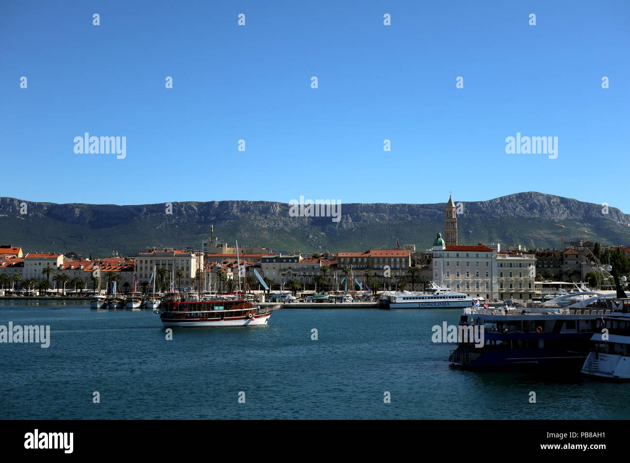 Split croatia harbour boats hi-res stock photography and images - Alamy