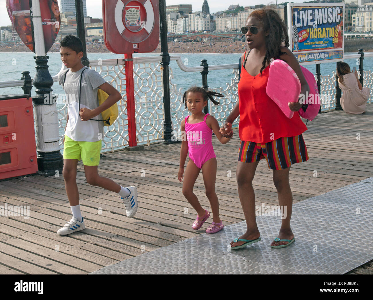 Children at brighton pier hi-res stock photography and images - Alamy